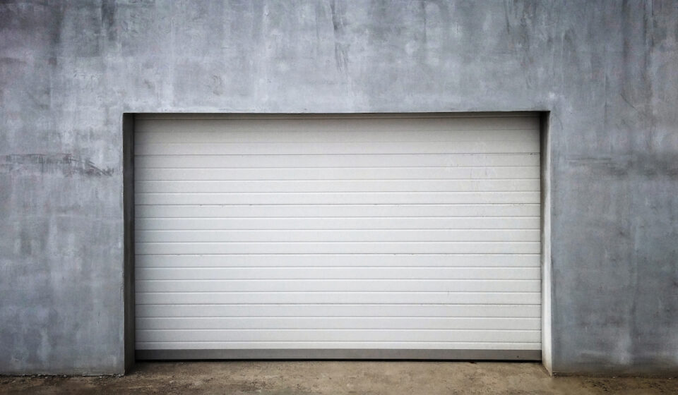 Where To Put Outlets In A Garage? - Farmhouse Guide