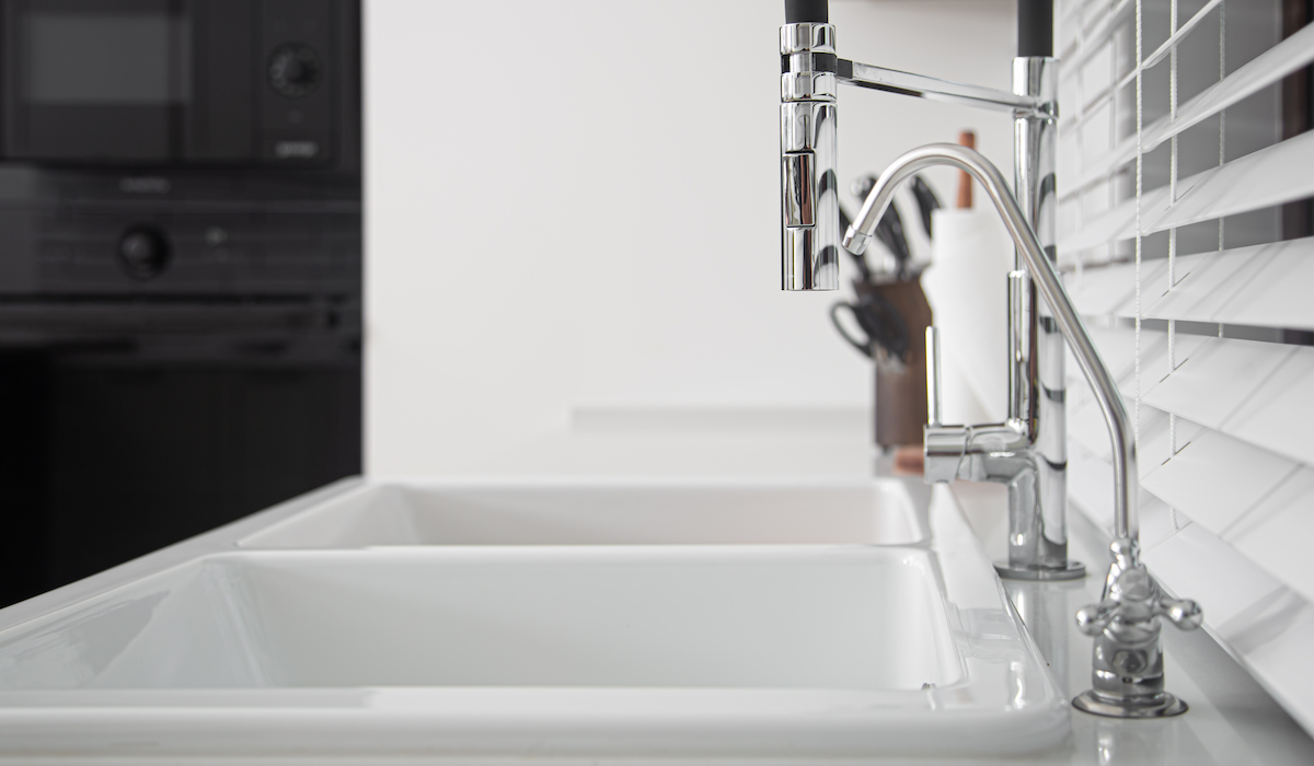 Pot Filler Faucet Pros and Cons - Farmhouse Guide