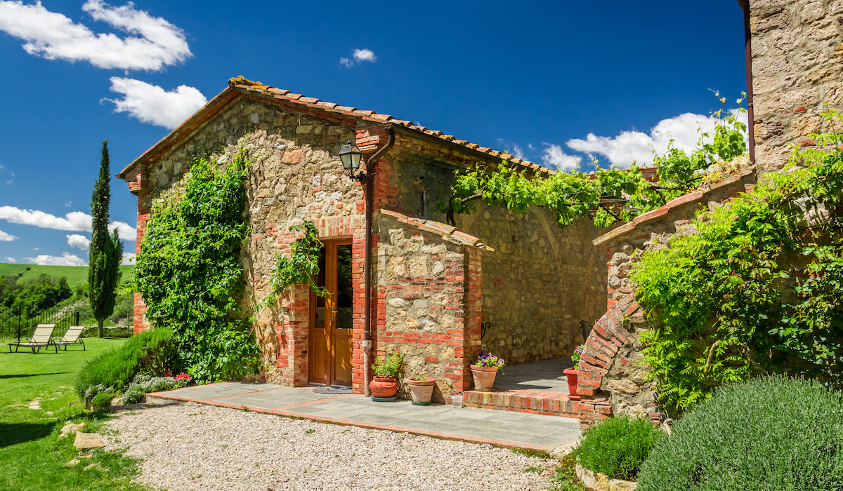 13 Types of Farm Buildings - Farmhouse Guide