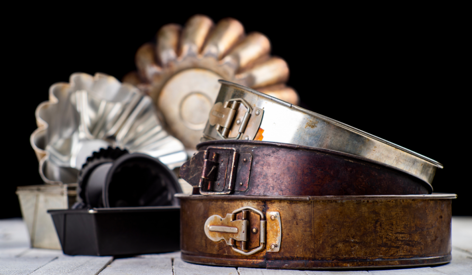 11 Types of Specialty Baking Pans for Every Occasion - Farmhouse Guide