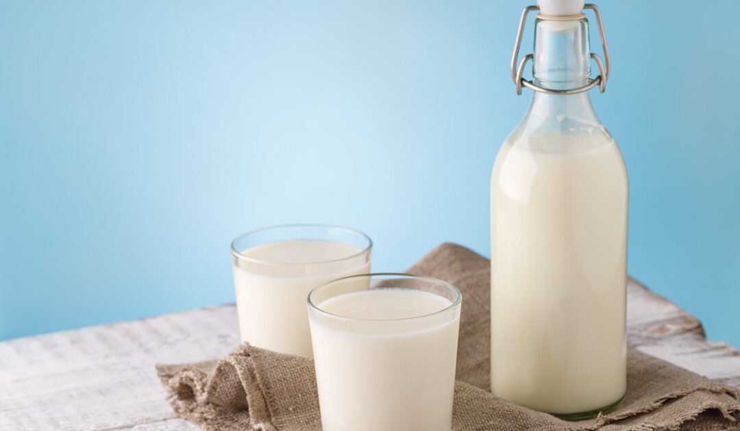 How to Tell if Milk Is Bad? - Farmhouse Guide