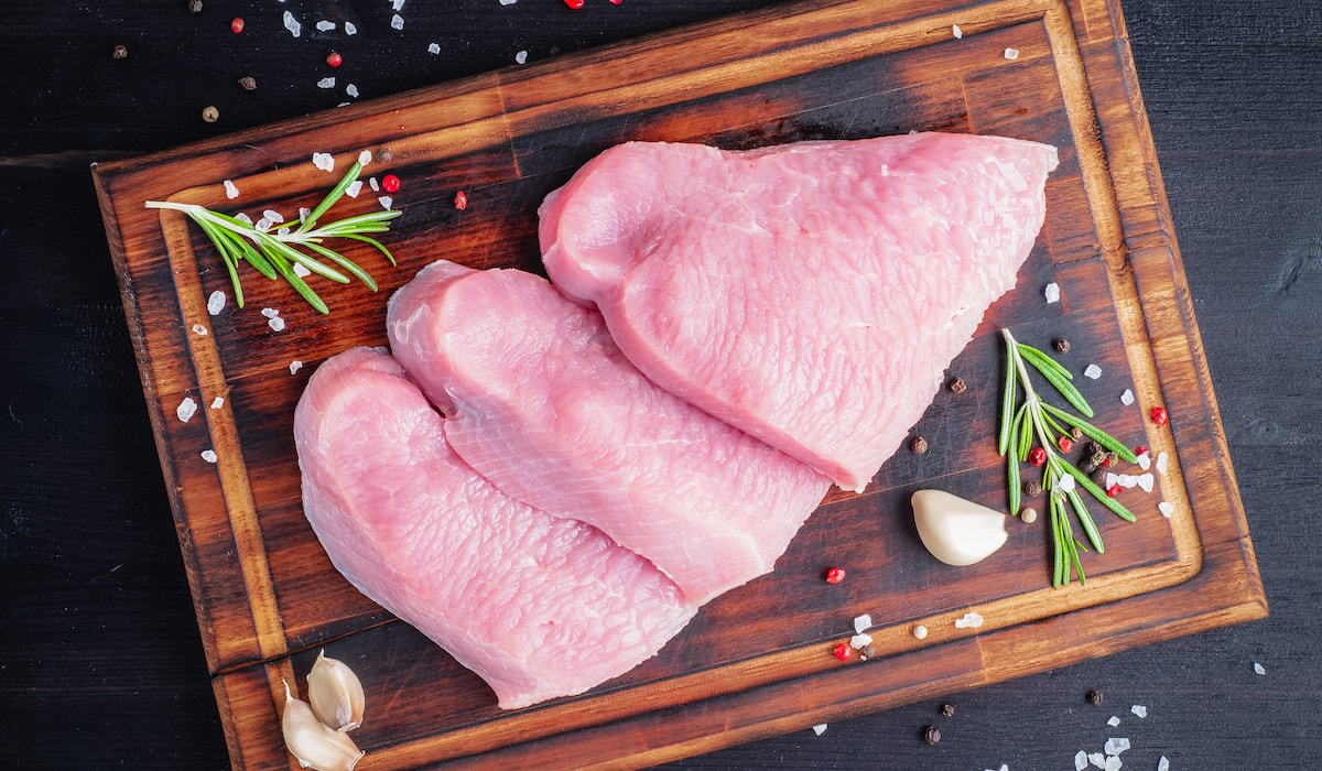 Beginners Guide to Raising Turkey Chicks - Farmhouse Guide