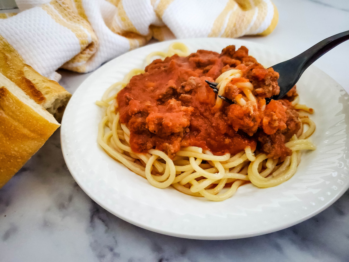 Simple Spaghetti with Meat Sauce - Farmhouse Guide