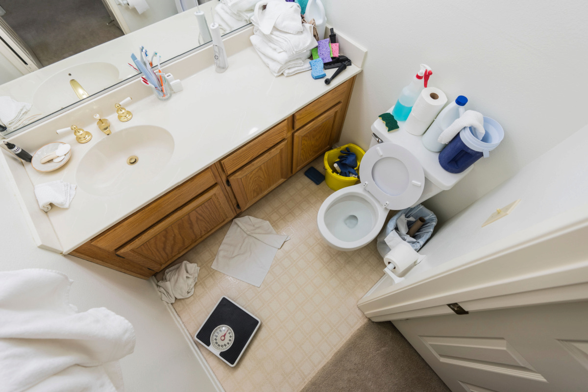 7 Tips for Decluttering Your Bathroom - Farmhouse Guide