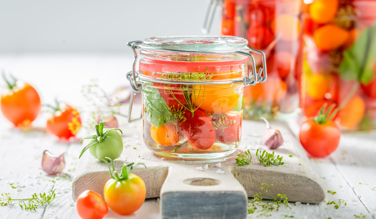 10 Best Tomatoes for Canning - Farmhouse Guide